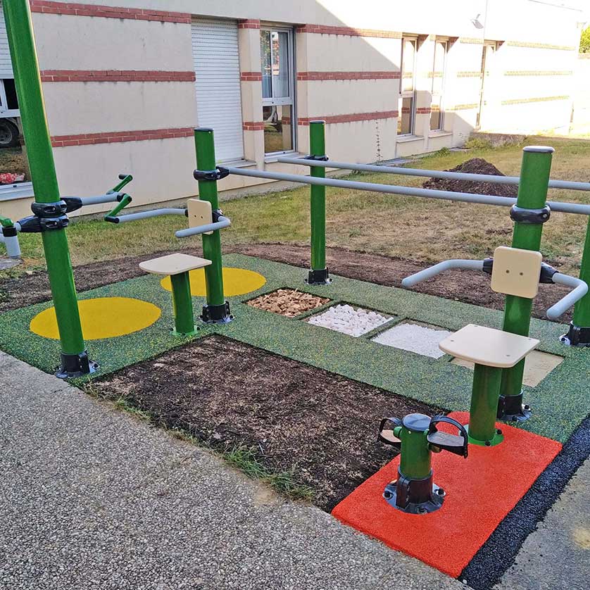 Réalisation d'un parcours extérieur sensoriel à Oissel